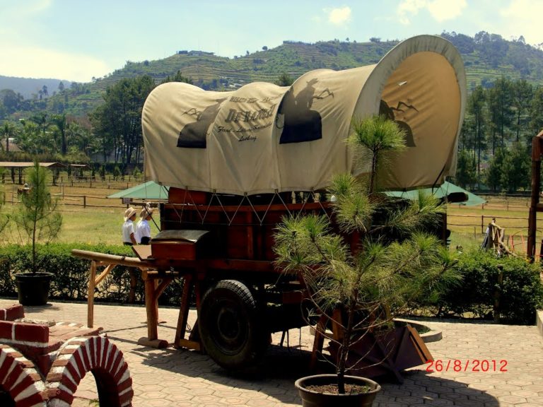Lokasi dan Harga Tiket Masuk De'Ranch Tempat Wisata Alam di Bandung ...