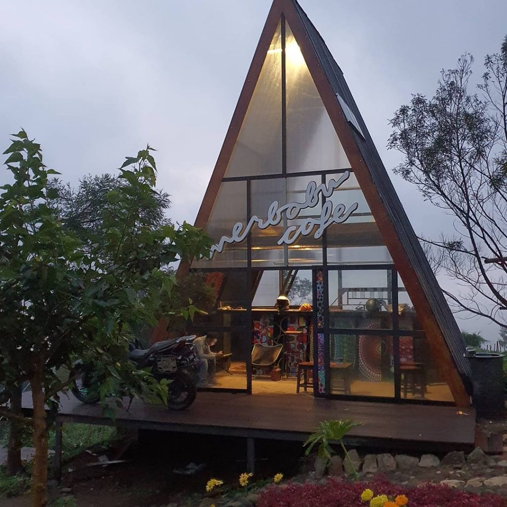 Lokasi dan Harga Tiket Masuk Merbabu View Cafe Semarang, Spot Baru ...