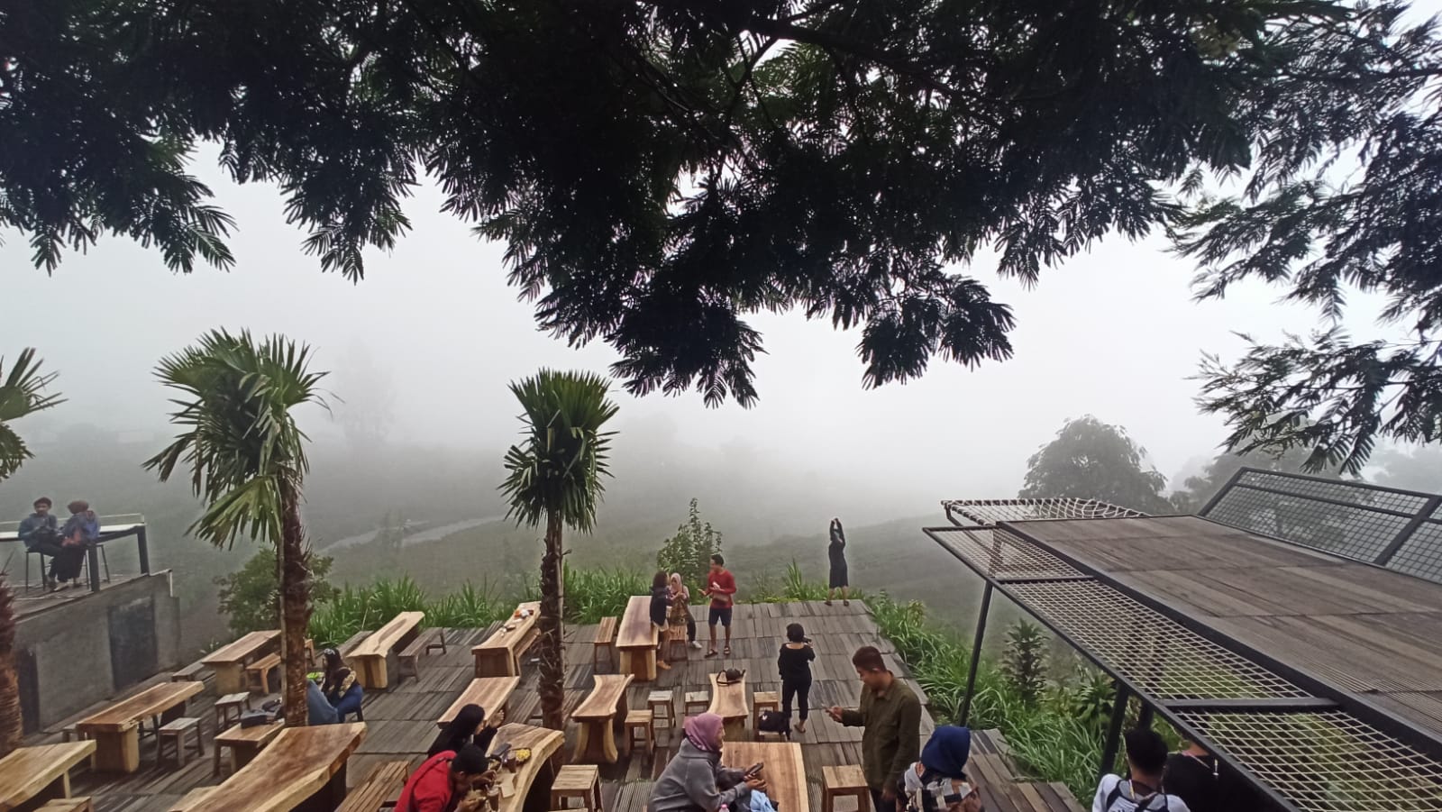 Lokasi dan Harga Tiket Masuk Merbabu View Cafe Semarang, Spot Baru ...