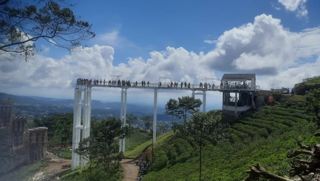 Harga Tiket Masuk Dan Lokasi Kemuning Sky Hills Karanganyar, Sensasi ...