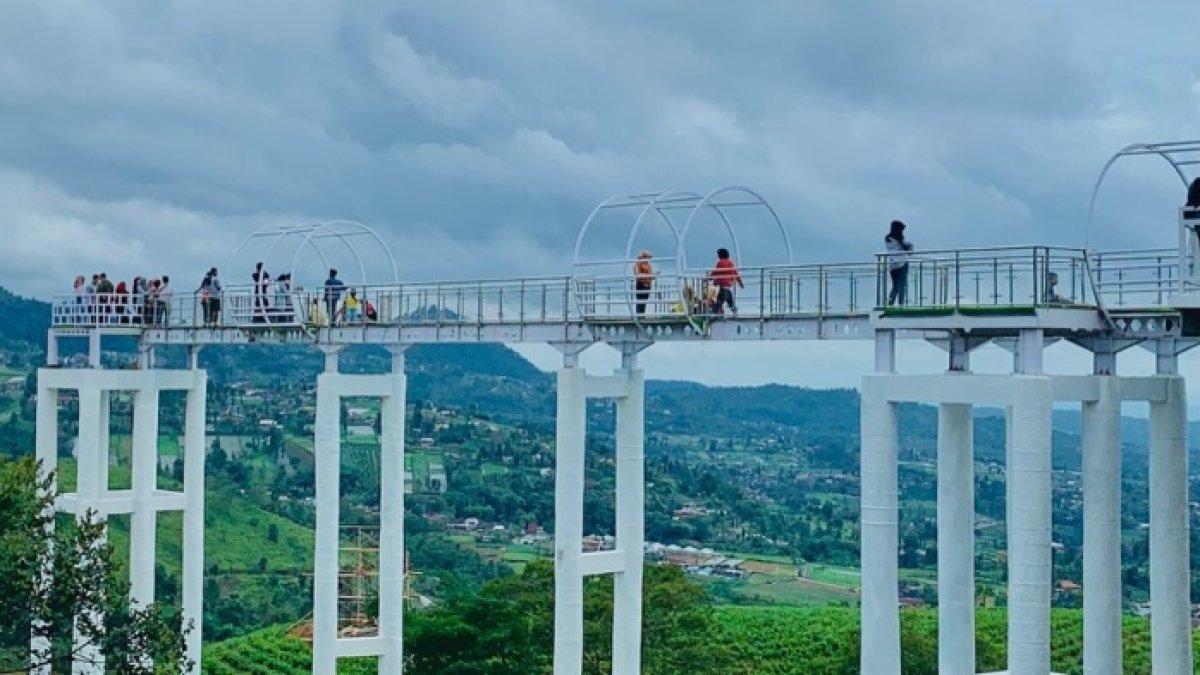 Harga Tiket Masuk Dan Lokasi Kemuning Sky Hills Karanganyar, Sensasi ...